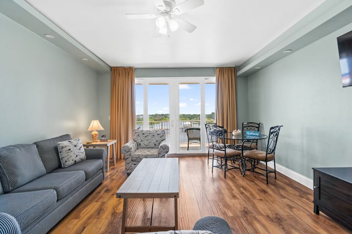 328 Laketown Wharf~5 Large Pools~sleeps 8 - Panama City, FL