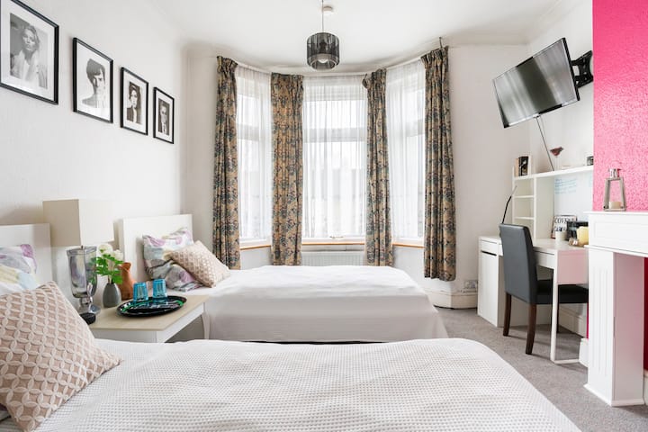 Modern, Spacious Double Room Near Underground - Ilford