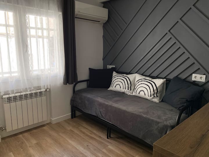 Beautiful Studio For 2 In Las Ventas + Parking - Madrid