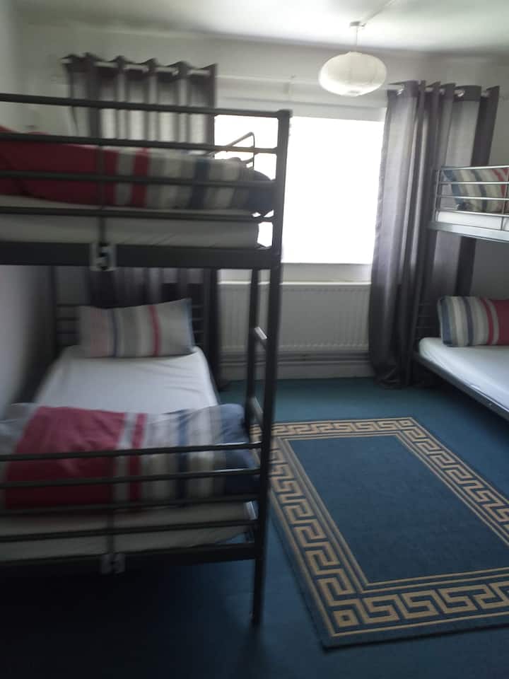 The Queens Hostel, 6 Bed Mixed Dorm Room B - Twickenham