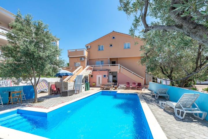 Claudia 6 - Spacious App For 6 People Near Center - Novalja