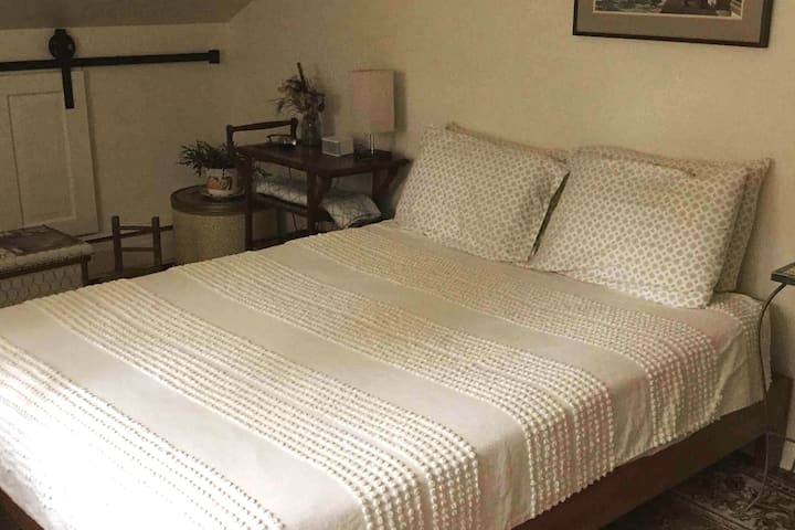 Charming Rhinebeck Studio In A Quiet Neighborhood - Red Hook, NY