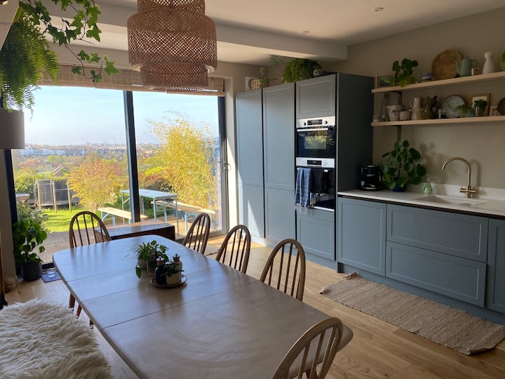 Spacious Home With Parking, Sea Views & Garden - Brighton