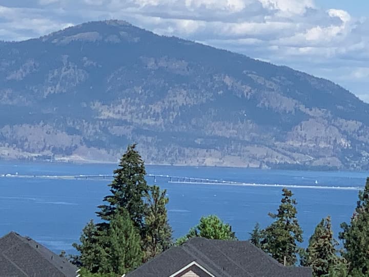 5 Bed + Den Executive Home W Million Dollar View - Kelowna