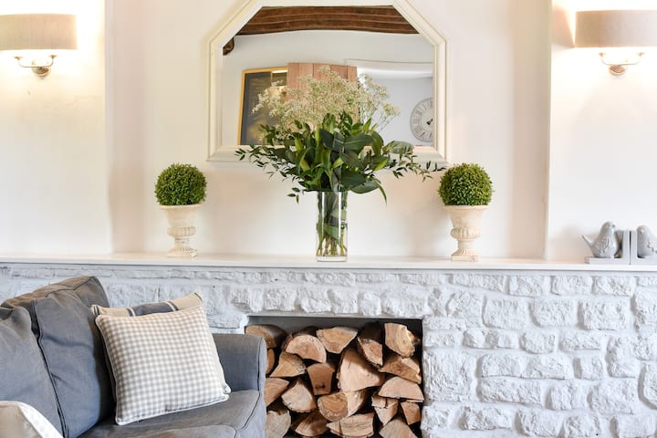 Furzen Hill Cottage, Leamington Spa, Sleeps 6 - Royal Leamington Spa