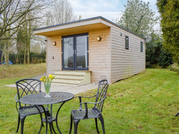 Log Cabin in Secluded Gardens with Country Views - Cabins for Rent in ...