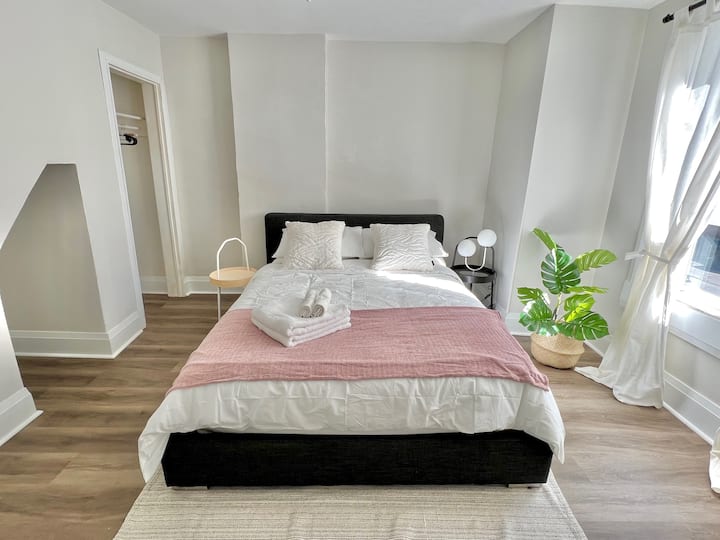 3-storey House With Free Parking In Toronto - Toronto