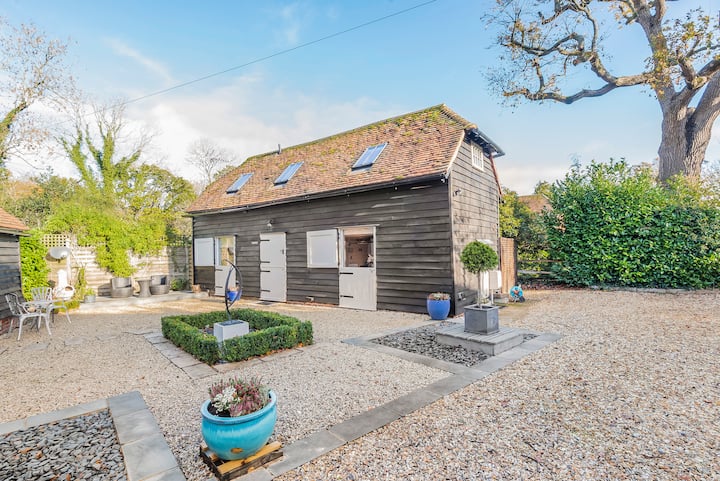 The Hay Barn - Luxury Country Cottage Nr Haslemere - 고덜밍