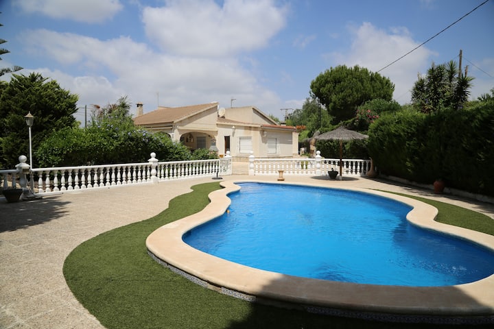 Luxurious Four Bedroomed Private Spanish Villa. - Elche