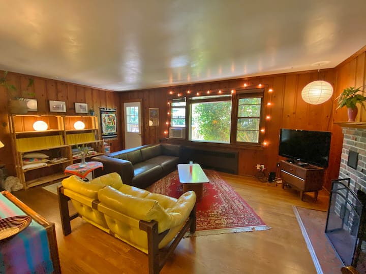 Cozy North End Cottage 1 Block To Sand! *New Hvac - Virginia Beach, VA