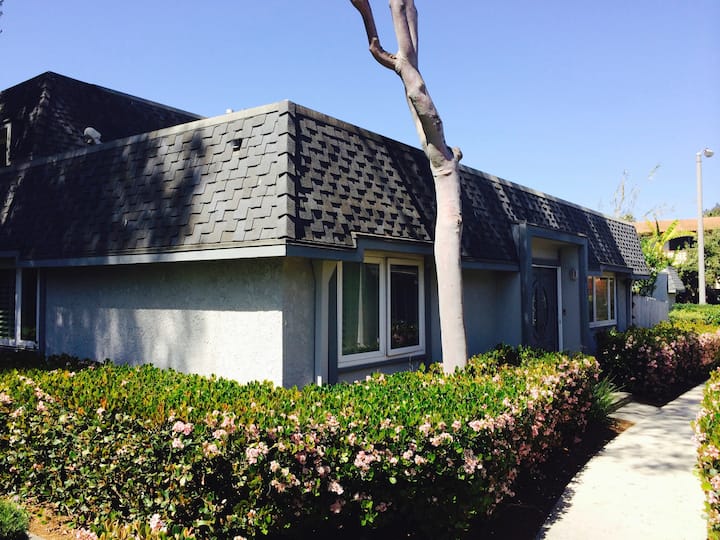 Townhouse In A Gated Community, Hot Tub, Pool - Huntington Beach, CA