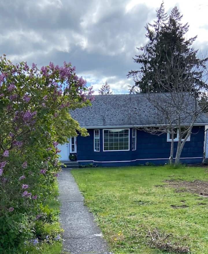 Little Blue House On Birch - Campbell River