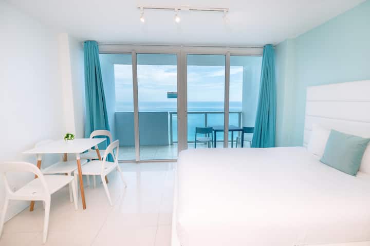 Panoramic Ocean-views Balcony |17th Floor|+parking - Miami Beach, FL