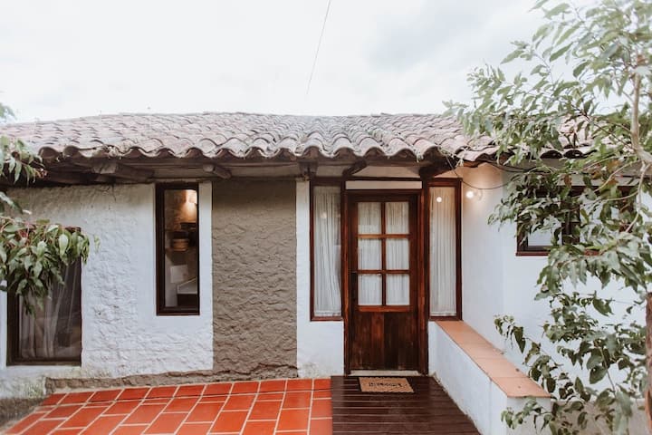 Colorful And Cozy House (Cabaña El Cerezo) - Sesquilé