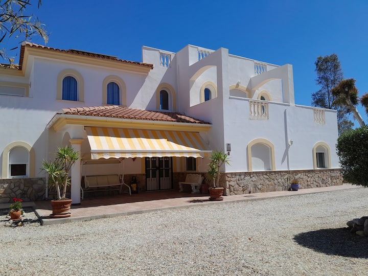 Stunning Villa In A Very Quiet Private Location - 貝拉