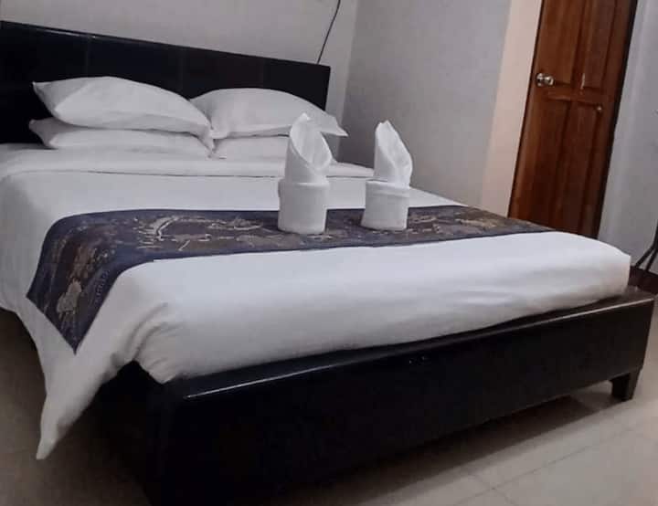 Estien’s Cozy Condo W/unli Wifi, Netflix & Kitchen - Imus
