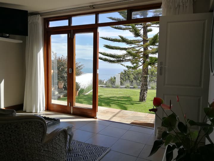 Deluxe Lavender Room Self-catering - Mosselbaai