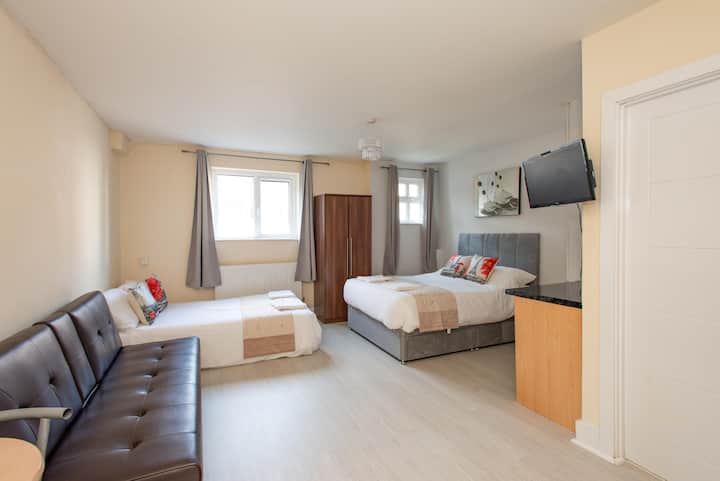 Sale - *Newly Refurbished* Lovely Zone 6 Studio 1 - Sevenoaks
