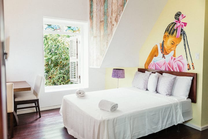Amazing Suite With Caribbean Wall Art - Curaçao