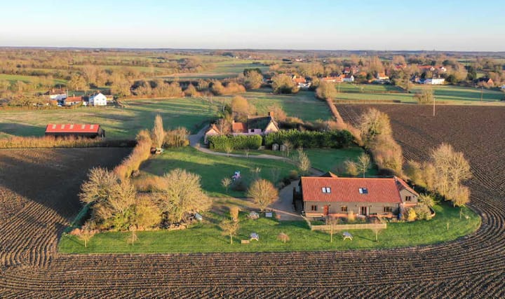 Hollytreebarns, Suffolk - Sleeps 16 Plus - Norfolk