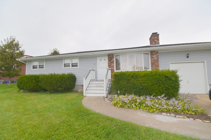 Short Walk To Scarborough Beach - Narragansett, RI