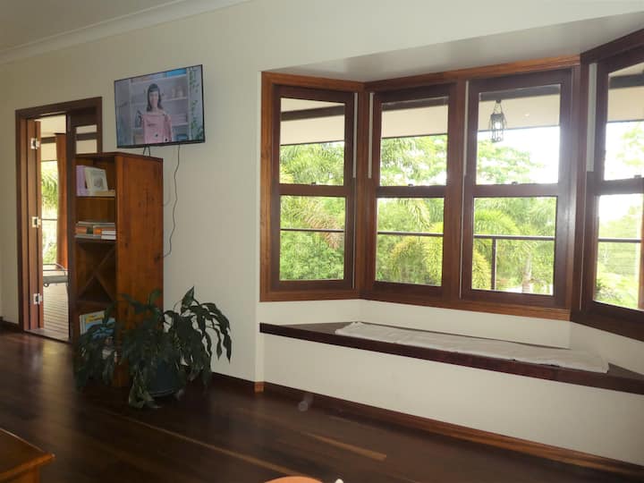 The Summit B&b - Holiday House - 24 Twelfth Avenue - Queensland