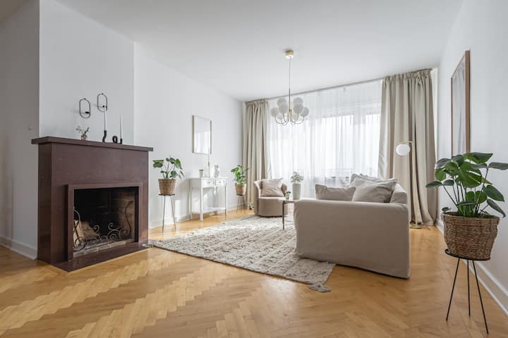 Spacious 2br With Private Balcony - Stockholm