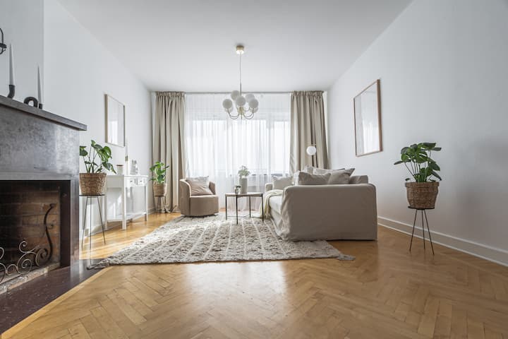 Spacious 2br With Private Balcony - Solna