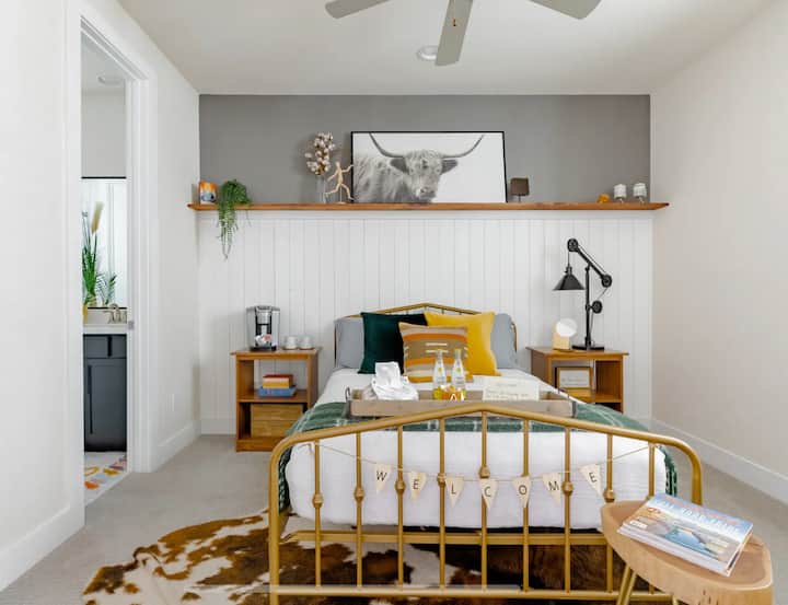 Private Bedroom Located In The Heights - Houston, TX