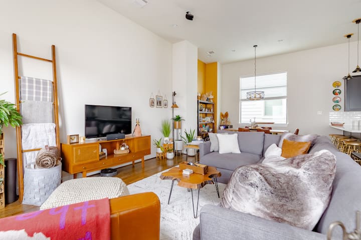 Private Bedroom Located In The Heights - Houston, TX