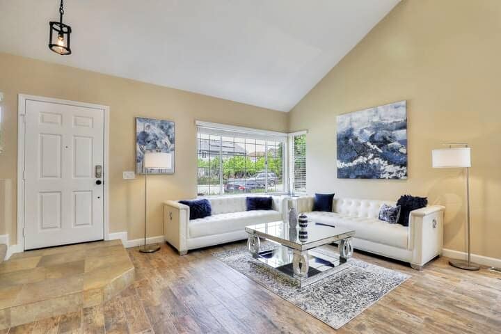 Msp2: Remodeled Executive 4 Bd/3 Ba Home - ミルピタス, CA