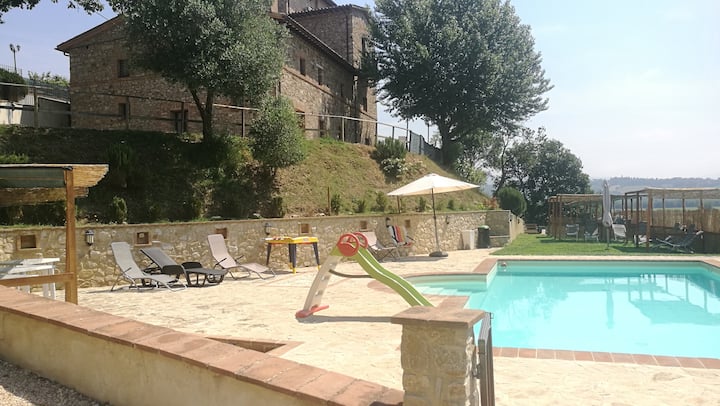 70 M² Appartement ∙ 2 Slaapkamers ∙ 5 Gasten - Todi