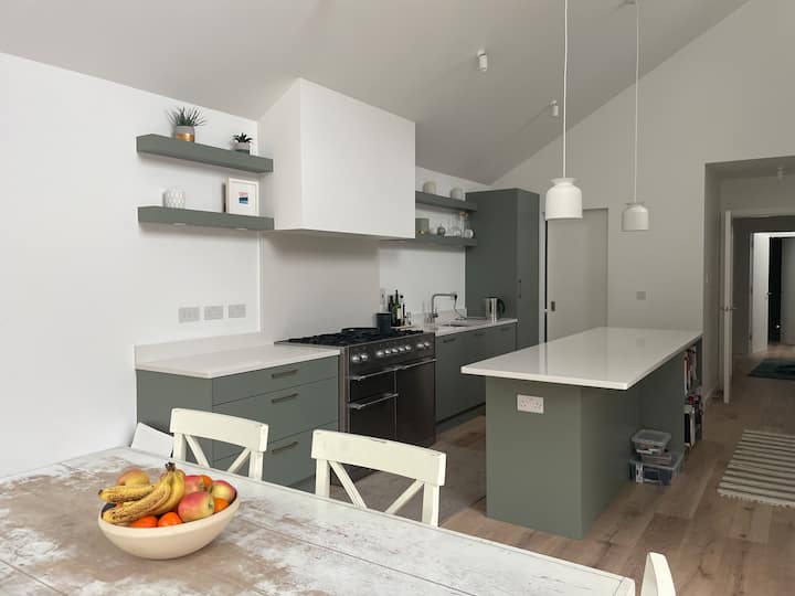 Bright & Modern House Close To The Dart & Sea - Dublin, Ireland