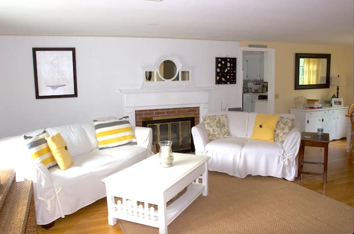 Cozy Home Close To Dennis Beaches **Can Sleep 8** - Dennis, MA