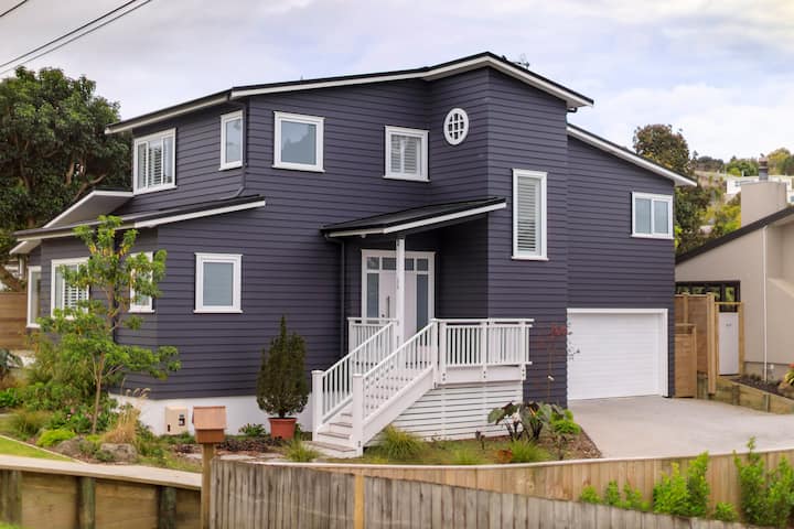 Near New Modern Executive Home Near Beach - Auckland