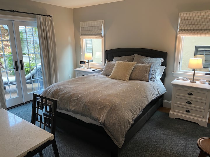 Montlake Tudor 3 Blocks From Uw Light Rail Station - Seattle, WA