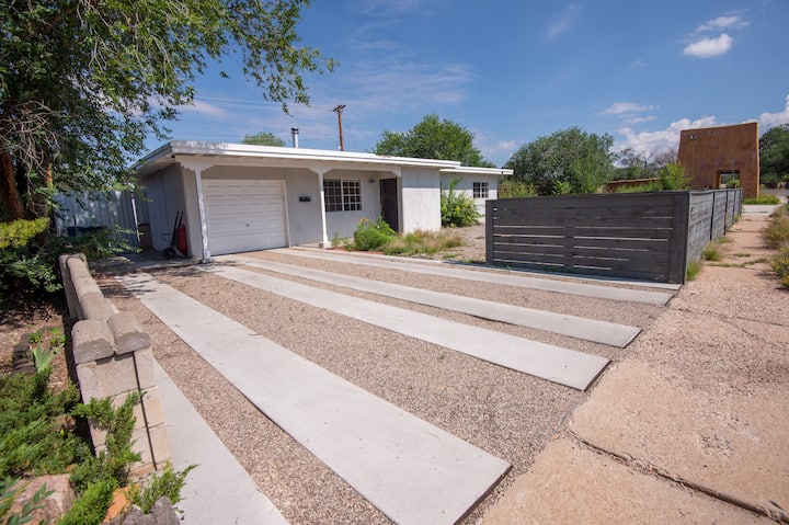 Modern Home On Santa Fe River, Steps From Downtown - Santa Fe, NM
