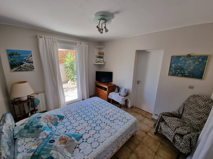 Chambre Double + Salle De Bain Et Wc Privatifs - Sausset-les-Pins