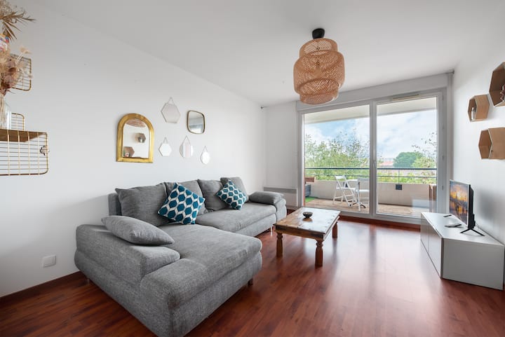 Appartement - Terrasse Et Parking à 2 Pas Du Métro - France