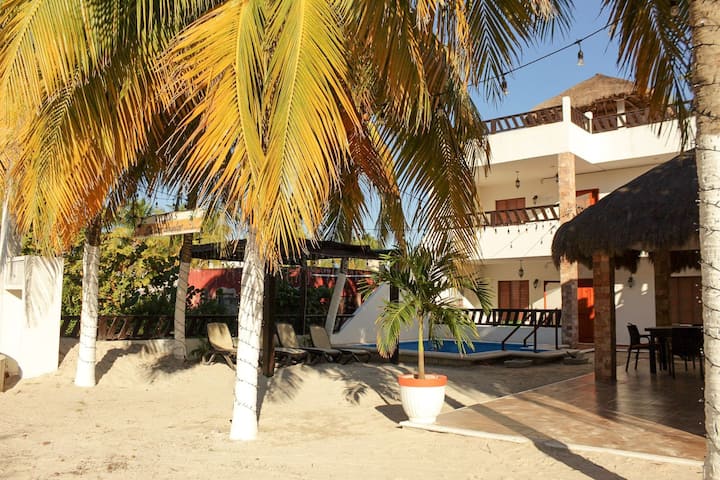 Villa En El Cuyo Planta Baja Con Alberca - El Cuyo