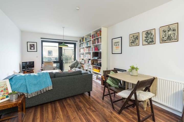 Large Modern 1 Bed Flat W/ Balcony In Walthamstow - London