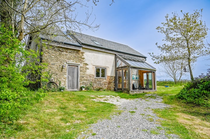 Cosy Cob Barn Nestled In 6 Acres Of Woodland - Cornualles