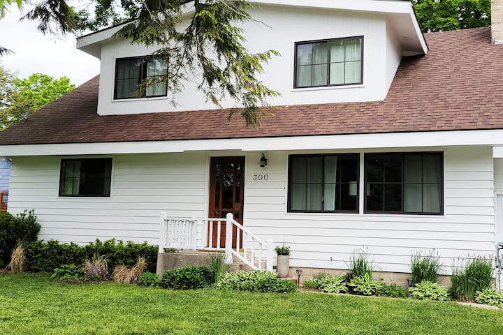 The Simple Life Vacation Home - Charlevoix, MI