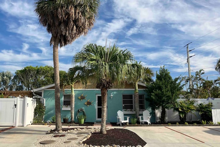 Blue Bungalow A - Holmes Beach, FL