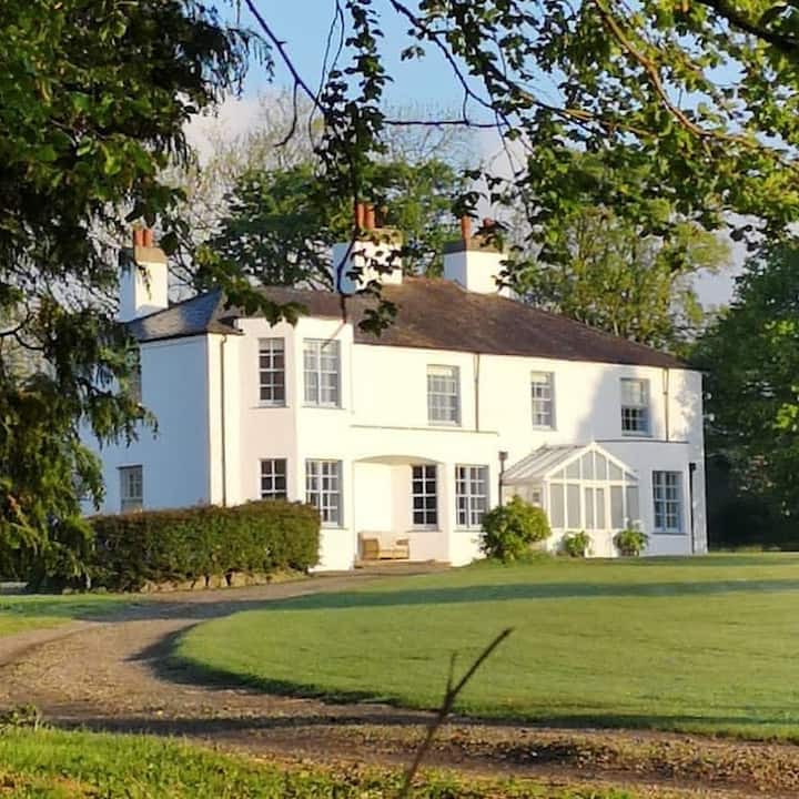 Plas Cichle, Beaumaris  - Countryside Family Home - Menai Bridge