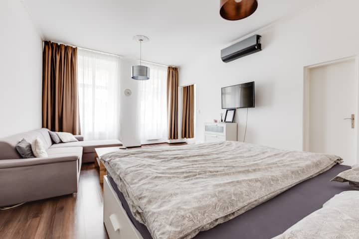 Free Days Luxury Apartment - Prague
