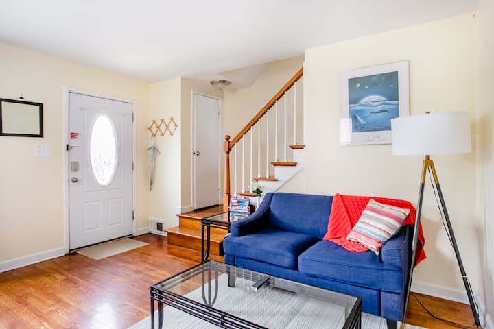 Elegant Two Level Space - Alexandria, VA