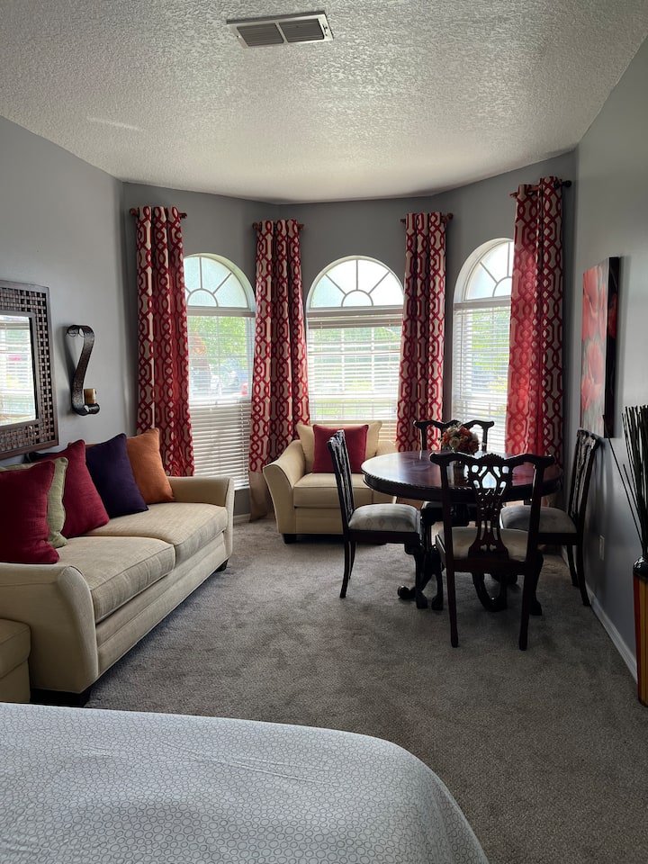 Bedroom/studio
Near Airport - Orlando International Airport (MCO)