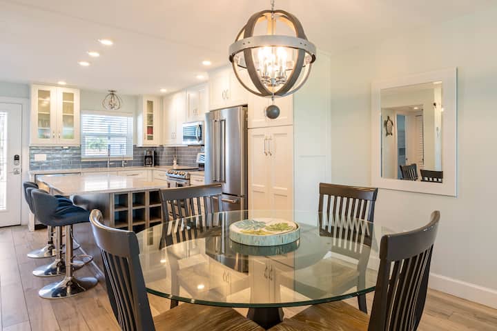 Siesta Key Spacious, Modern 2 Bed, 2 Bath Condo - Siesta Key, FL
