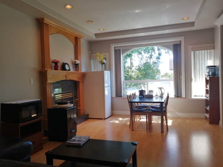 Quiet Room Near Metrotown - Burnaby